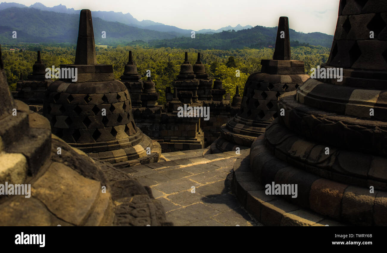 Top 10 buddhist temple hi-res stock photography and images - Alamy