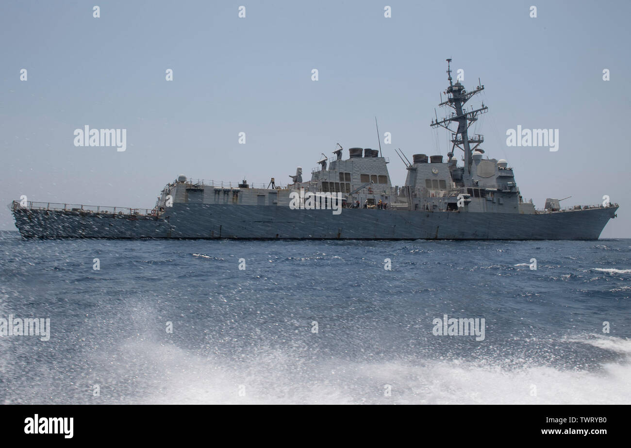 Uss mason ddg 87 hi-res stock photography and images - Alamy