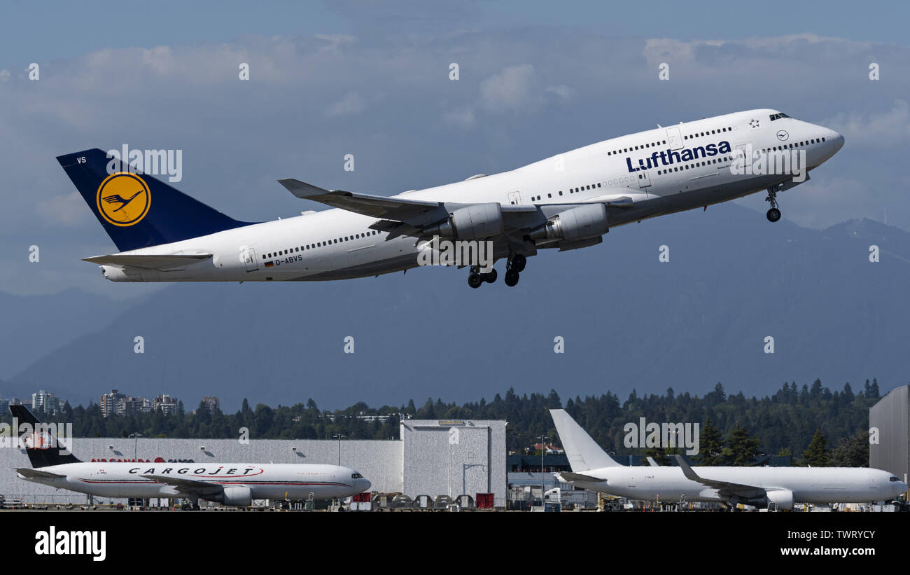 Richmond, British Columbia, Canada. 21st June, 2019. A Lufthansa Boeing ...