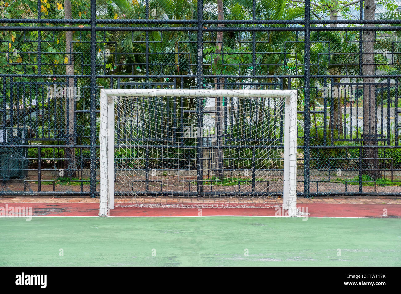 Empty professional soccer net hi-res stock photography and images - Alamy