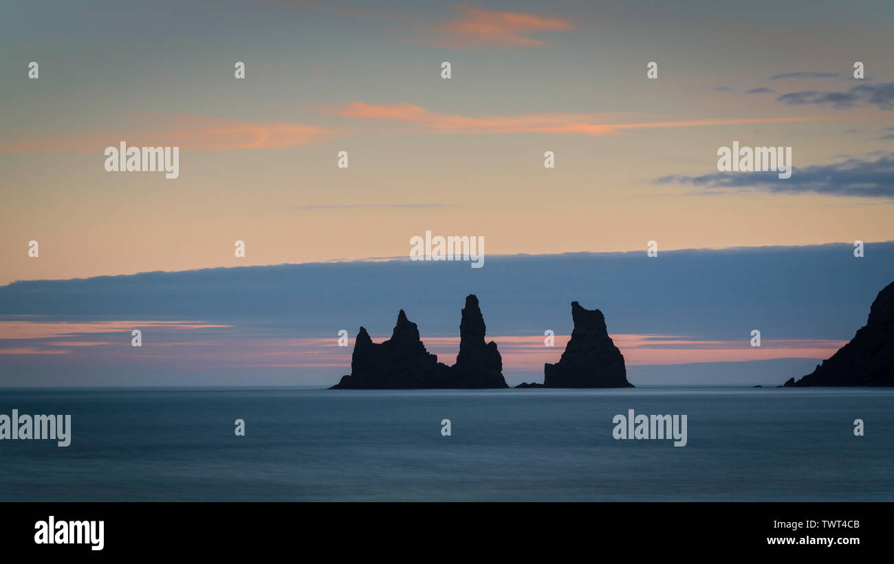 Reynisdrangar basalt sea stack hi-res stock photography and images - Alamy