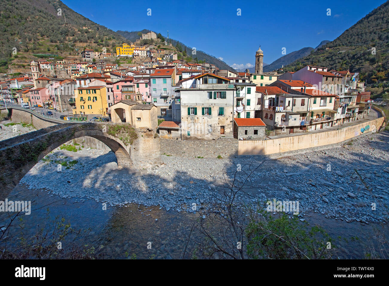 Medieval stone bridges hi-res stock photography and images - Alamy