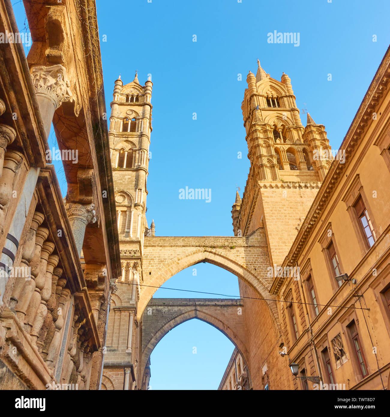 Italian style bell towers hi-res stock photography and images - Alamy