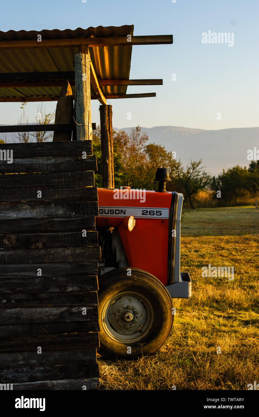 Tractor parked in barn hi-res stock photography and images - Alamy
