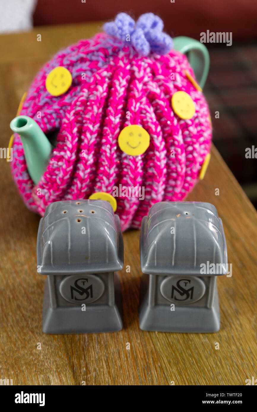 Tea cosy hi-res stock photography and images - Alamy