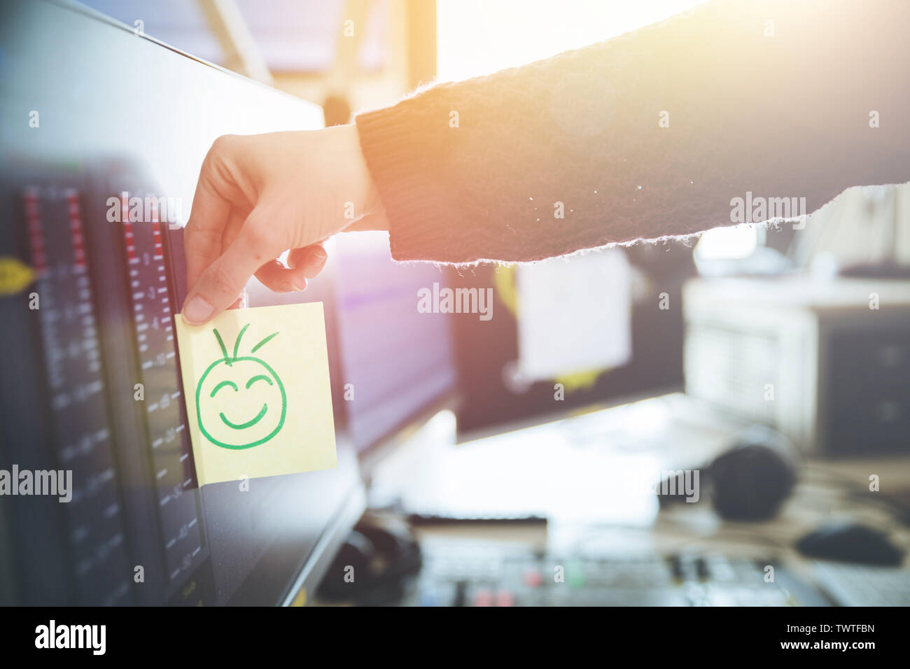 Feedback and motivation concept: Smiley Illustration at the working ...