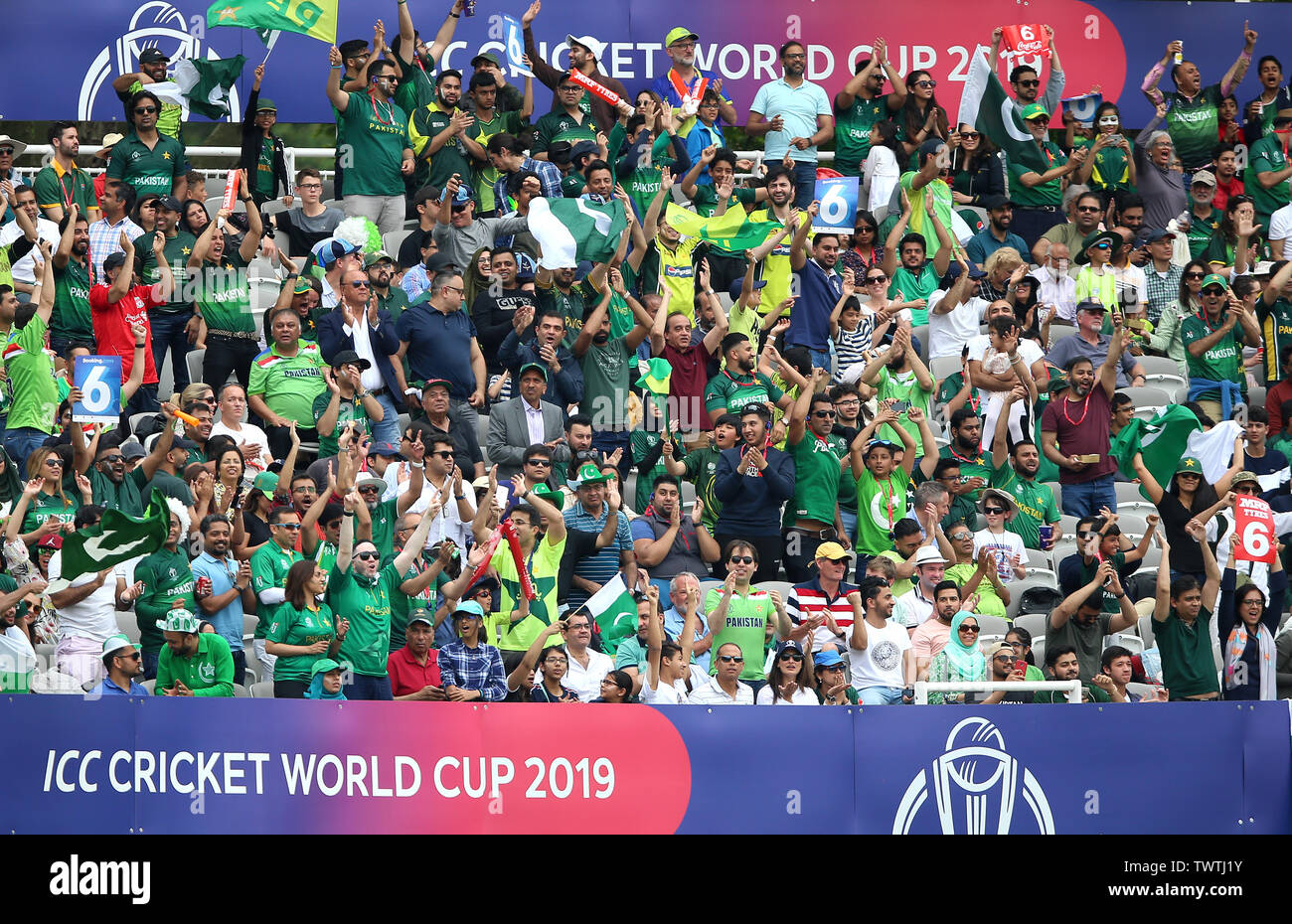 Pakistan fans in stands hi-res stock photography and images - Alamy