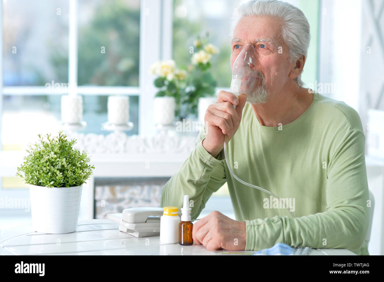 Portrait of ill senior man portrait with inhaler Stock Photo - Alamy