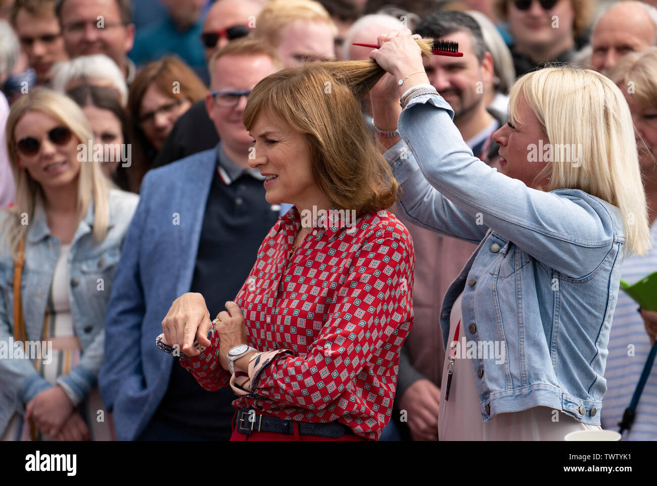 Fiona bruce 2019 hi-res stock photography and images - Alamy