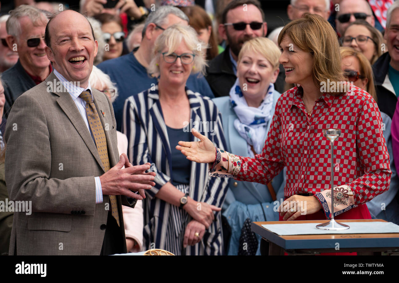 Fiona bruce antiques roadshow hi-res stock photography and images - Alamy