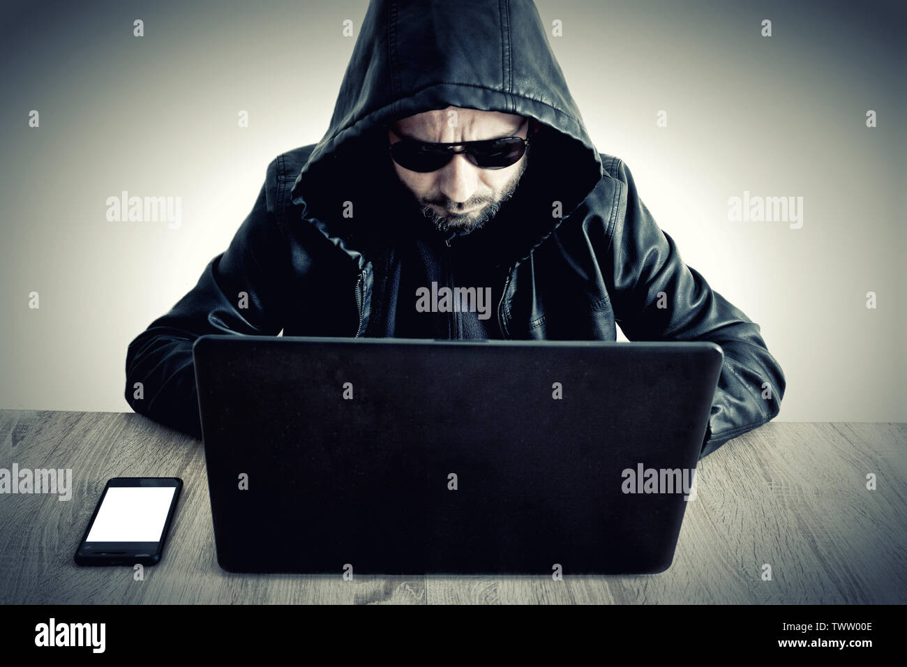 Man computer hacker silhouette hi-res stock photography and images - Alamy