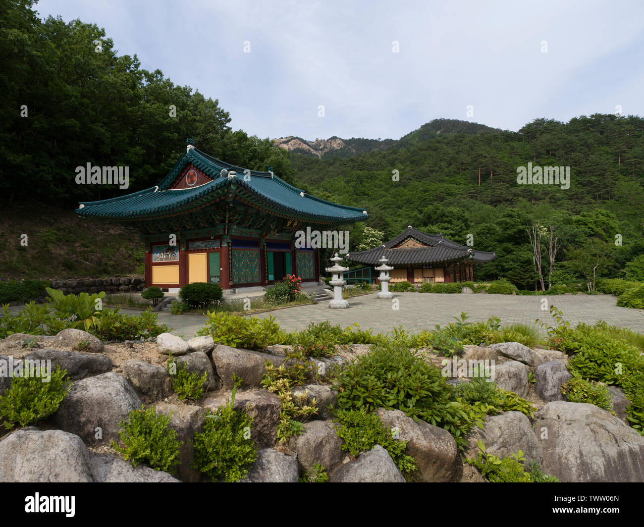 Asian temple hi-res stock photography and images - Alamy