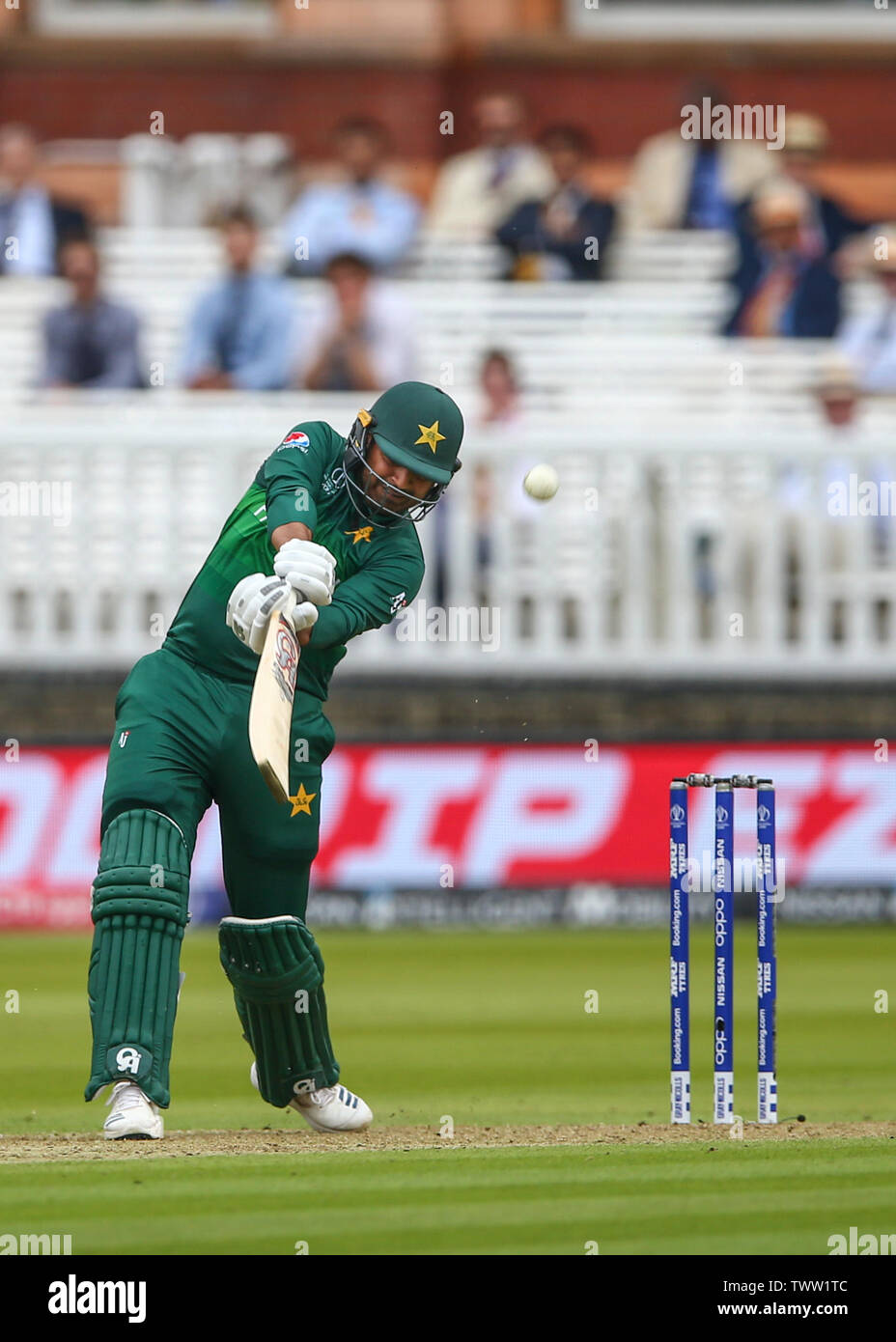 Midwicket hi-res stock photography and images - Alamy