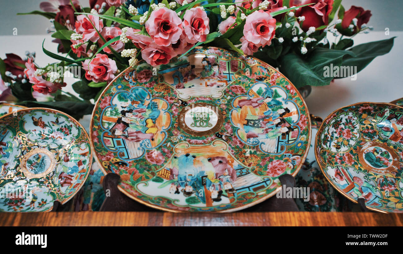 Painted ceramic plate hi-res stock photography and images - Alamy