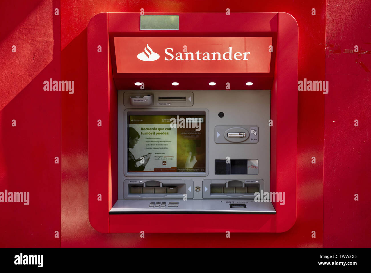 Santander atm hi-res stock photography and images - Alamy