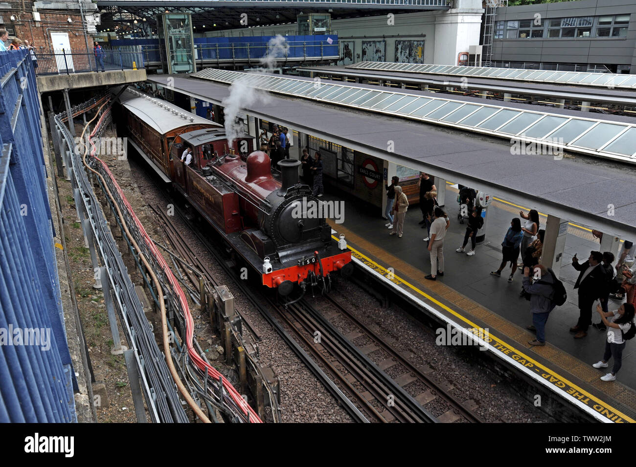 Ealing broadway tube station hi-res stock photography and images - Alamy