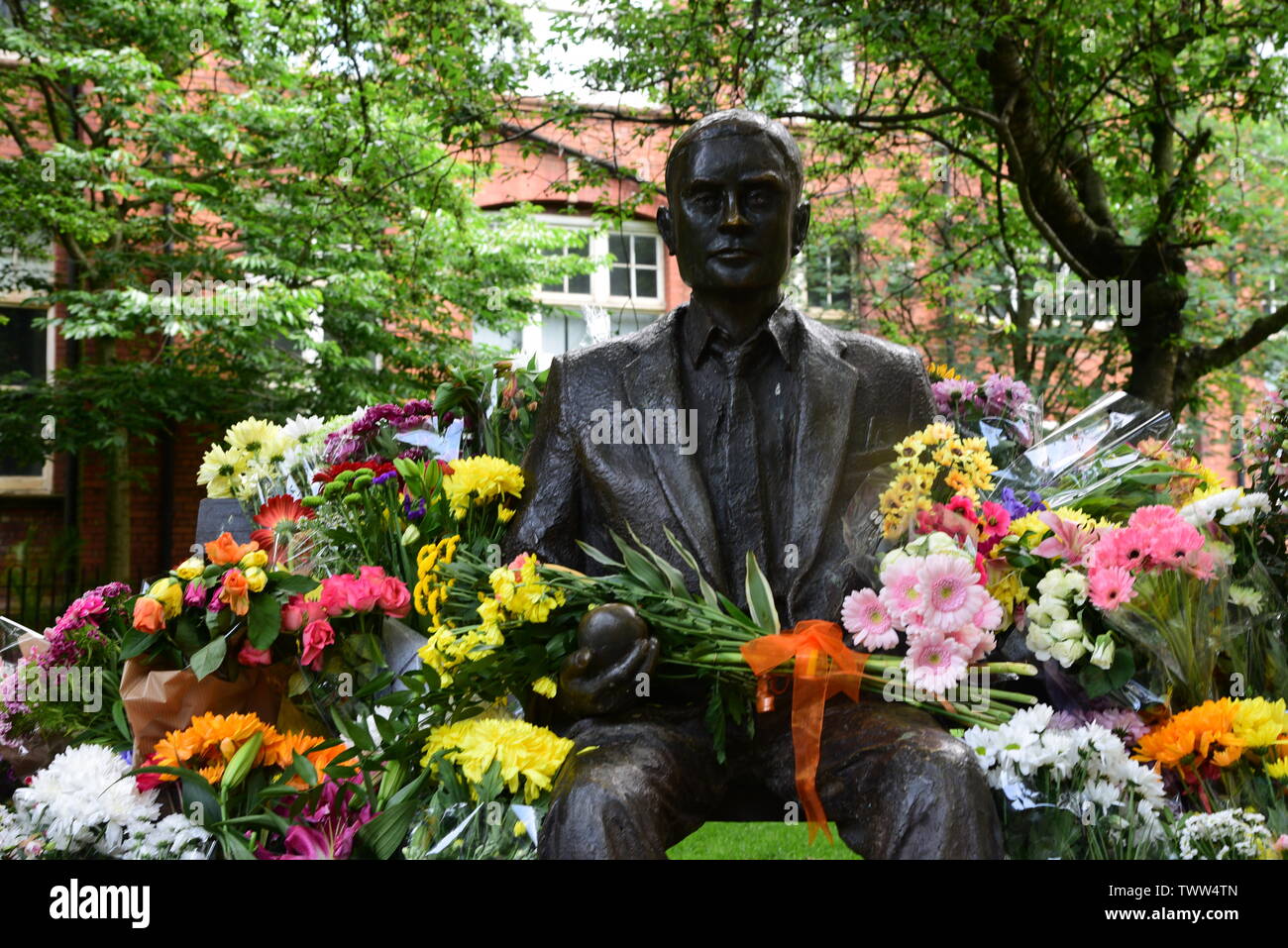 Turing statue hi-res stock photography and images - Alamy