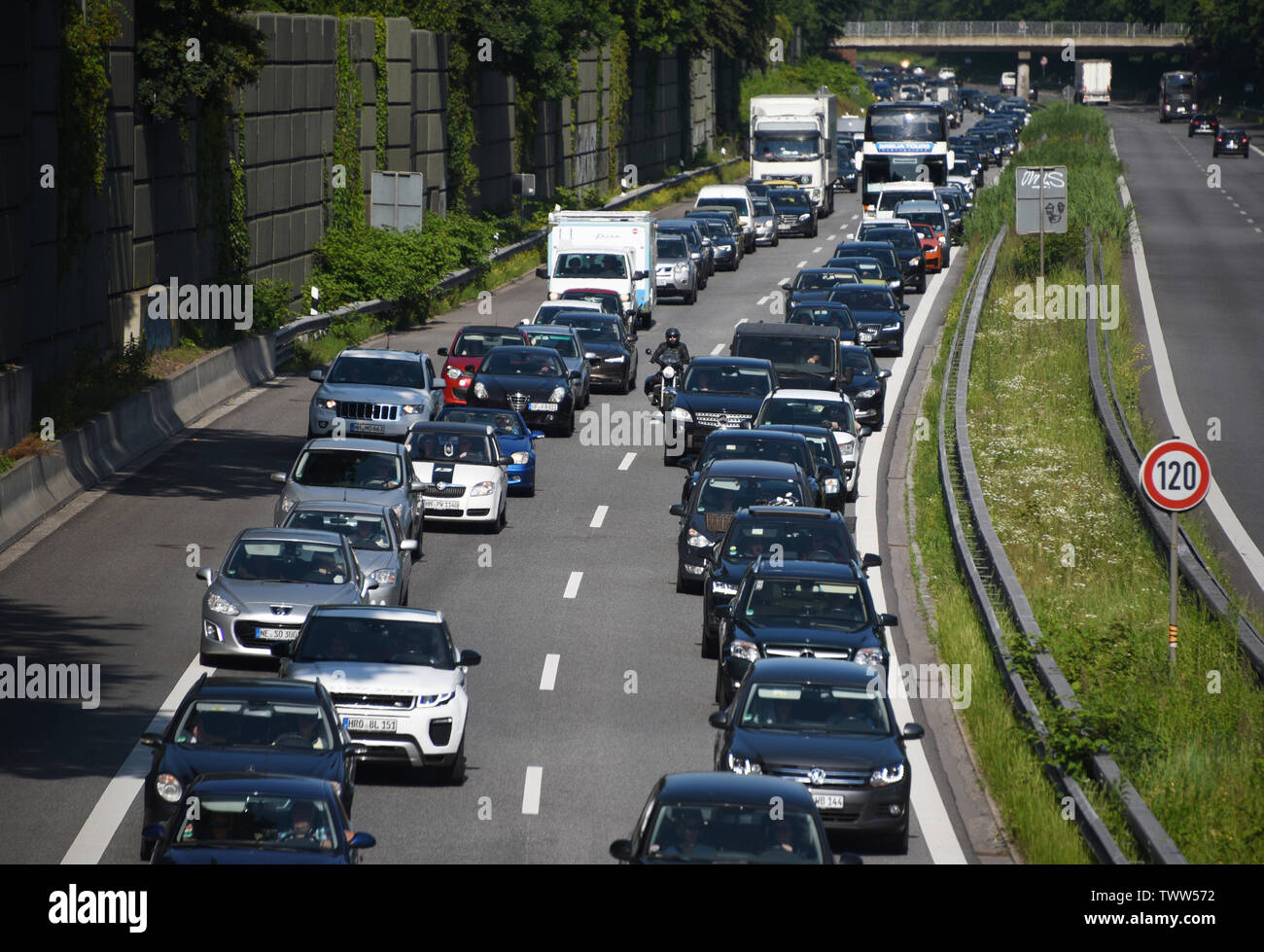 Hamburg, Germany. 23rd June, 2019. Cars are stuck in traffic on the ...
