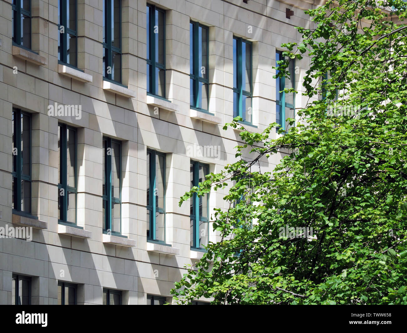 Edinburgh office block with trees hi-res stock photography and images ...