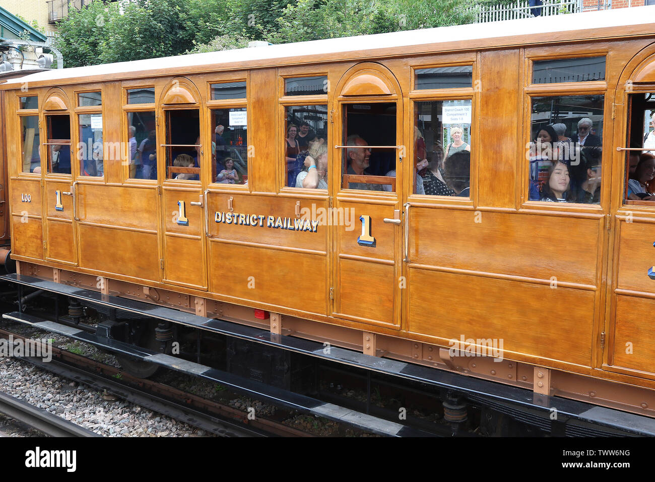 District Railway Coach No.100, Steam on the Underground District 150 ...