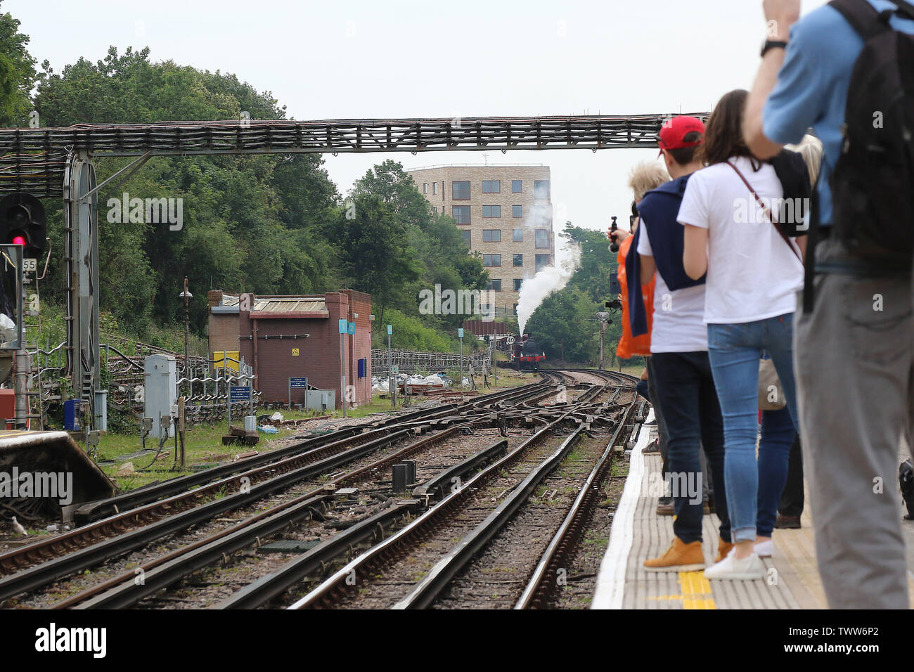 Metropolitan No.1 steam locomotive, Steam on the Underground District ...