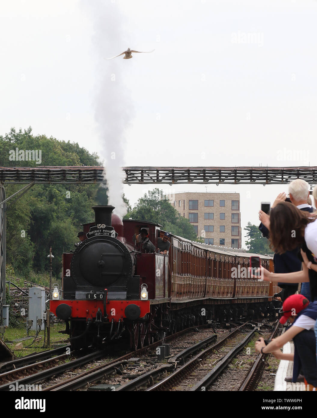 Metropolitan No.1 steam locomotive, Steam on the Underground District ...