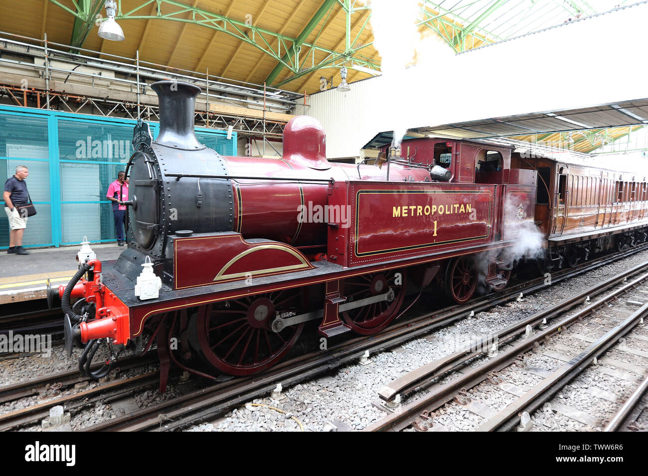 Metropolitan No.1 steam locomotive, Steam on the Underground District ...