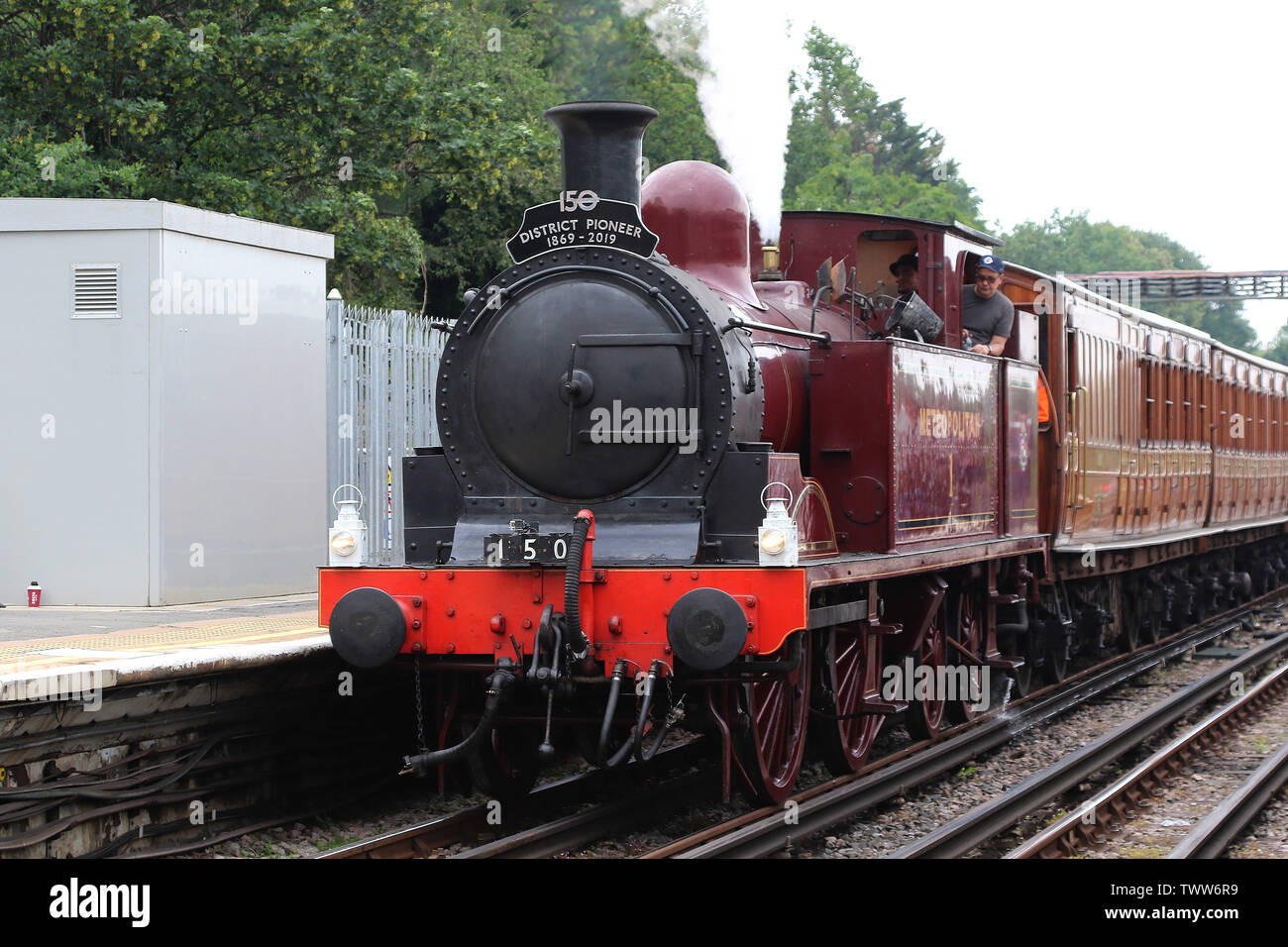 Metropolitan No.1 steam locomotive, Steam on the Underground District ...