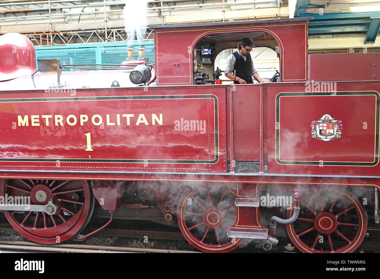 Metropolitan No.1 steam locomotive, Steam on the Underground District ...