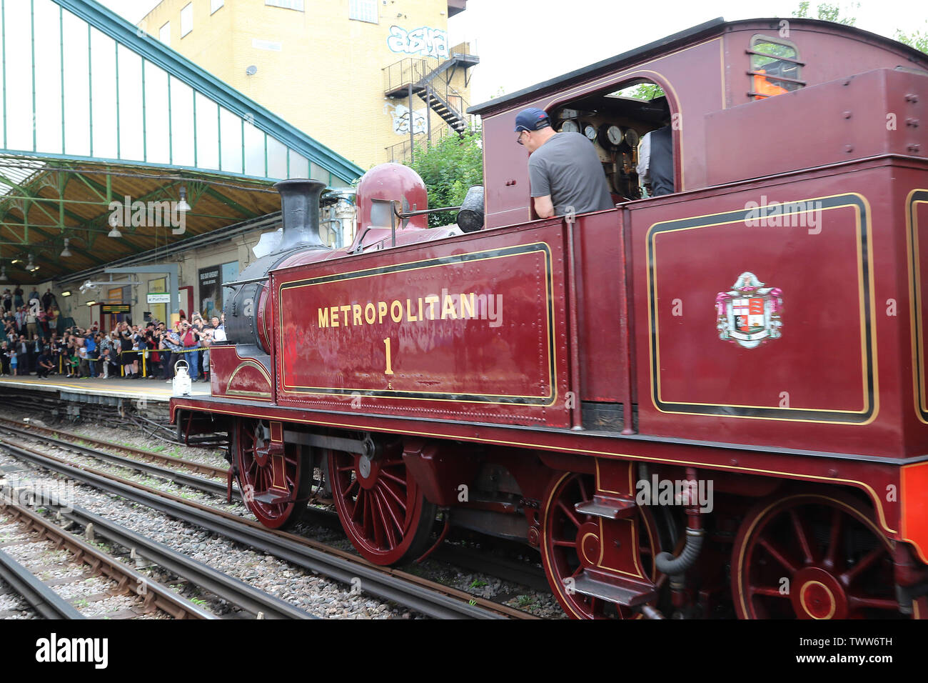 Metropolitan No.1 steam locomotive, Steam on the Underground District ...