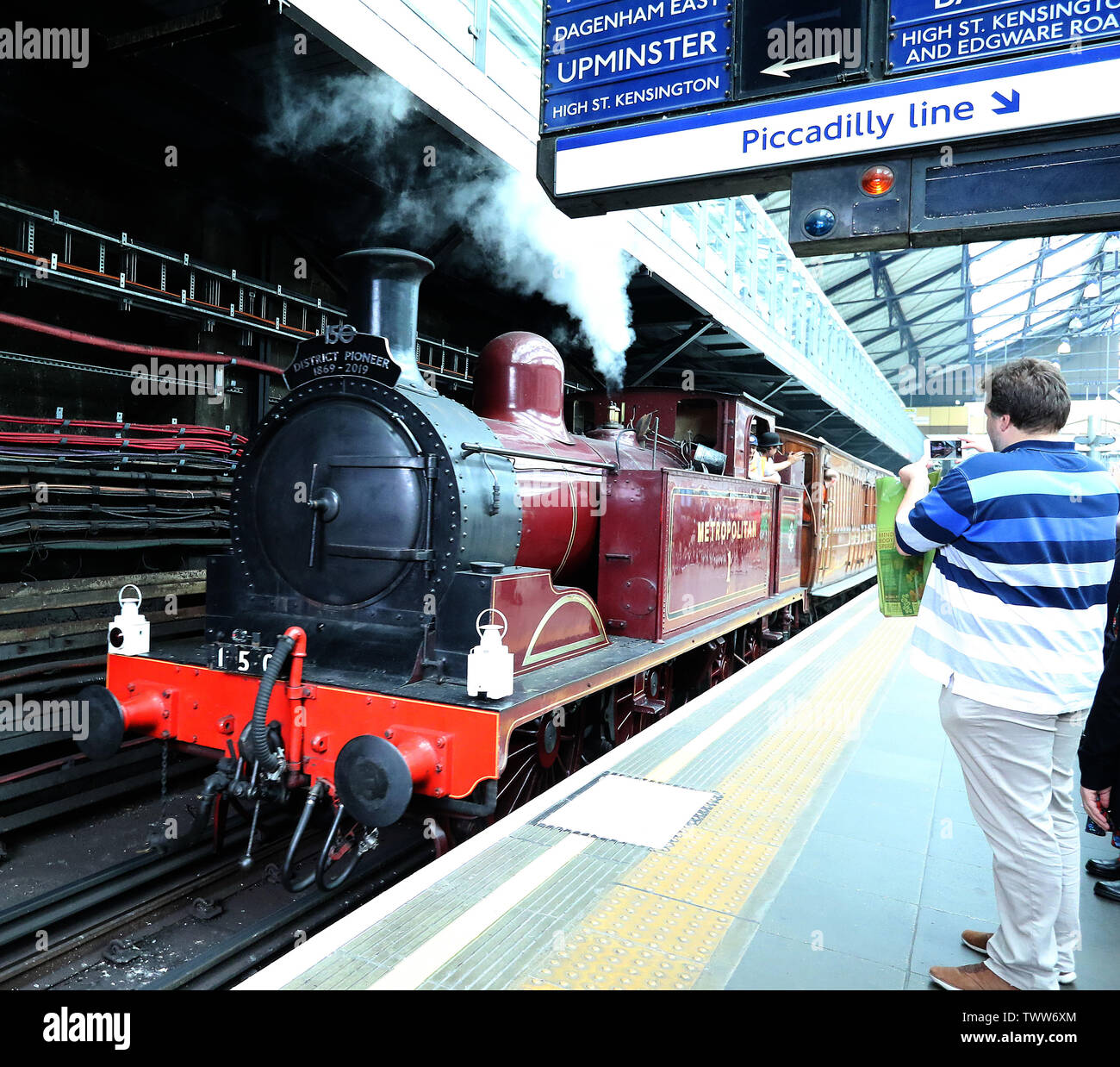 Metropolitan No.1 steam locomotive, Steam on the Underground District ...