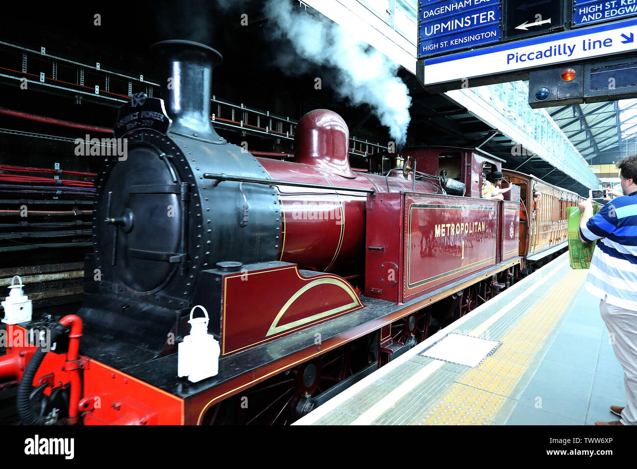 Metropolitan No.1 steam locomotive, Steam on the Underground District ...
