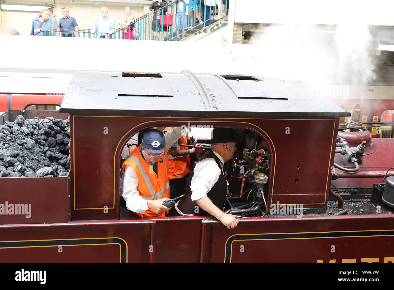 Metropolitan No.1 steam locomotive, Steam on the Underground District ...