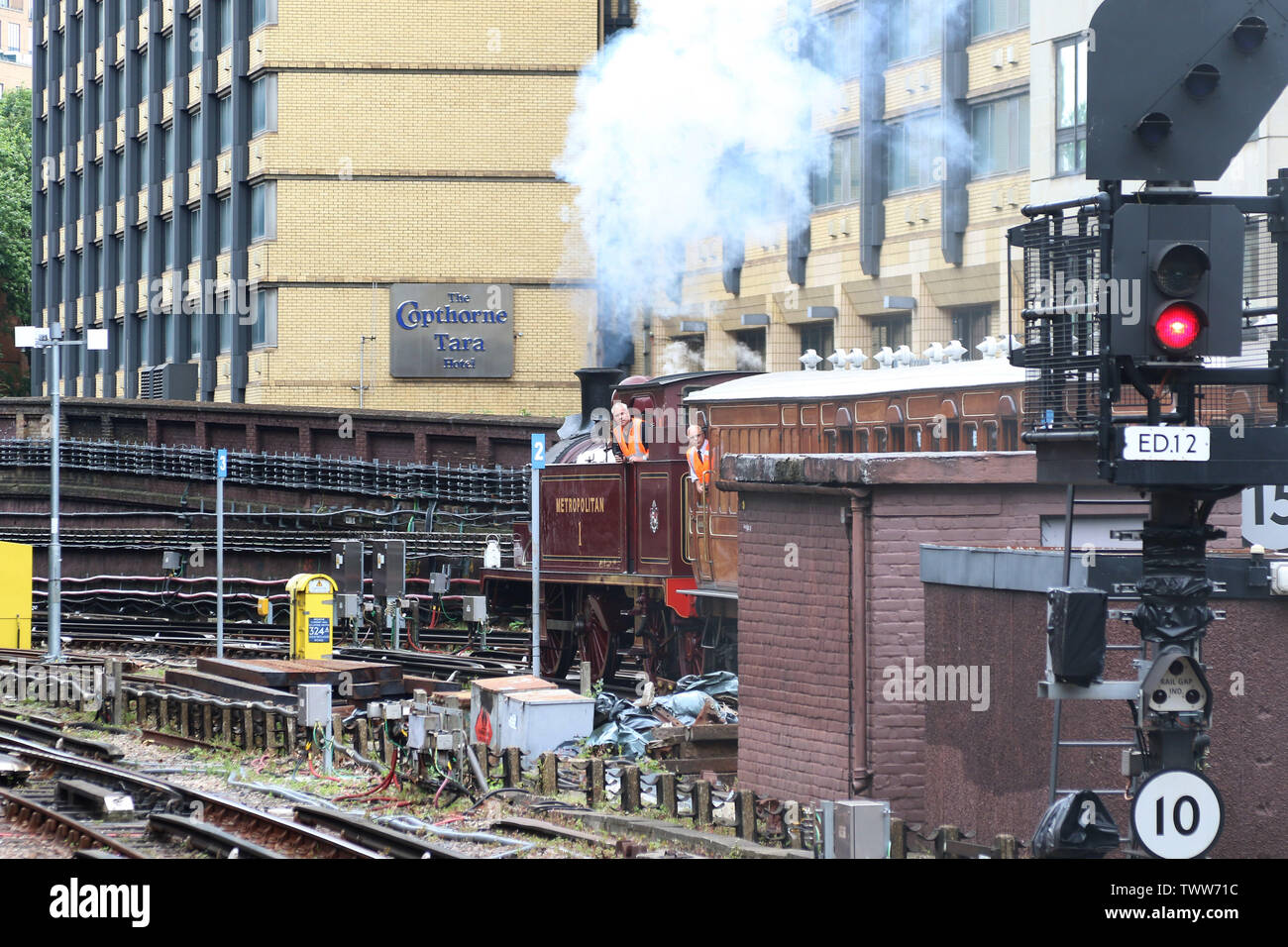 Metropolitan No.1 steam locomotive, Steam on the Underground District ...