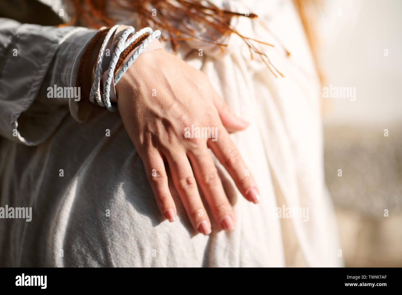 hand of fashionable girl dressed in white Stock Photo - Alamy
