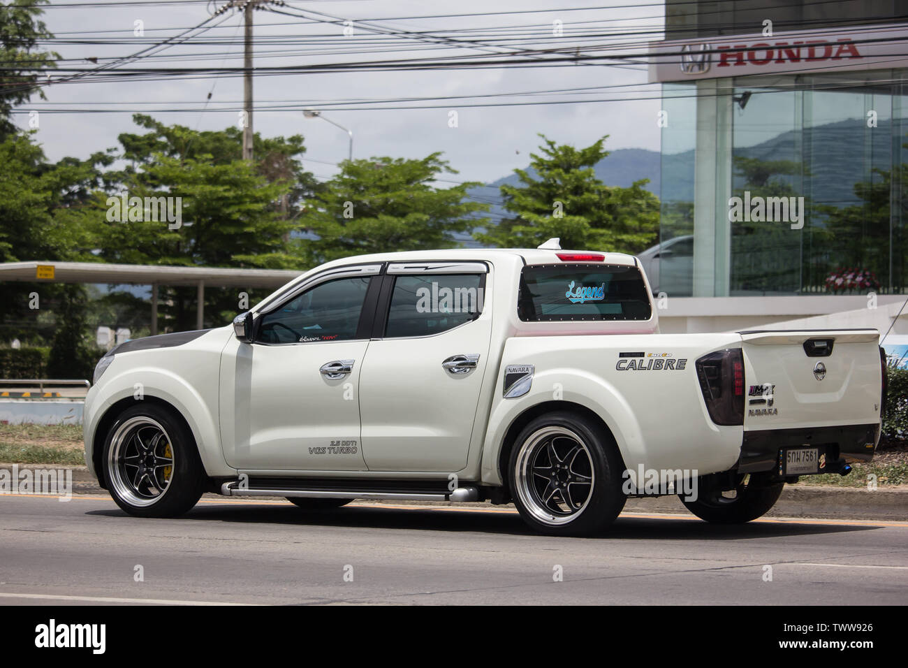 Lowered Nissan Navara