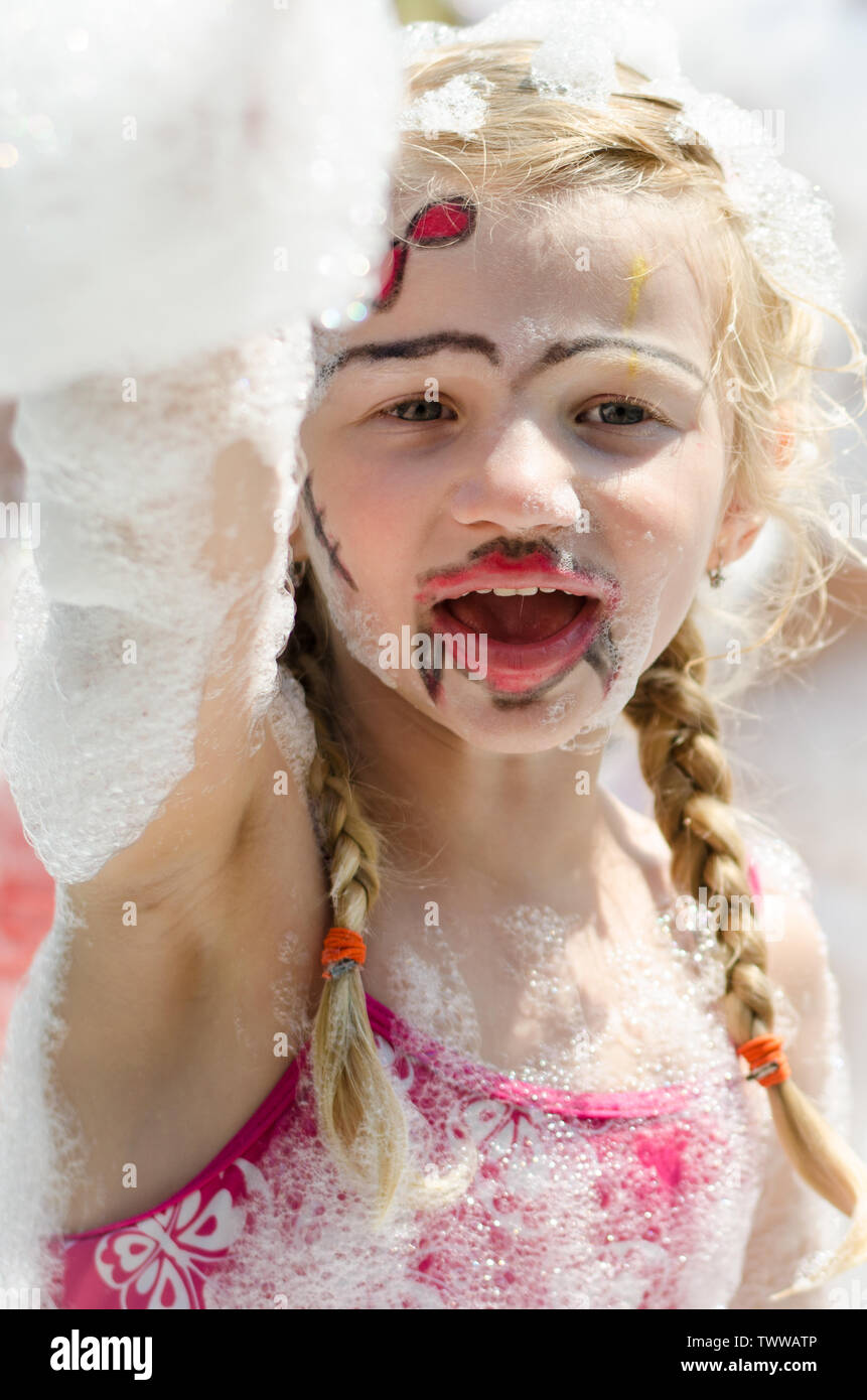 Smiling foam hi-res stock photography and images - Alamy