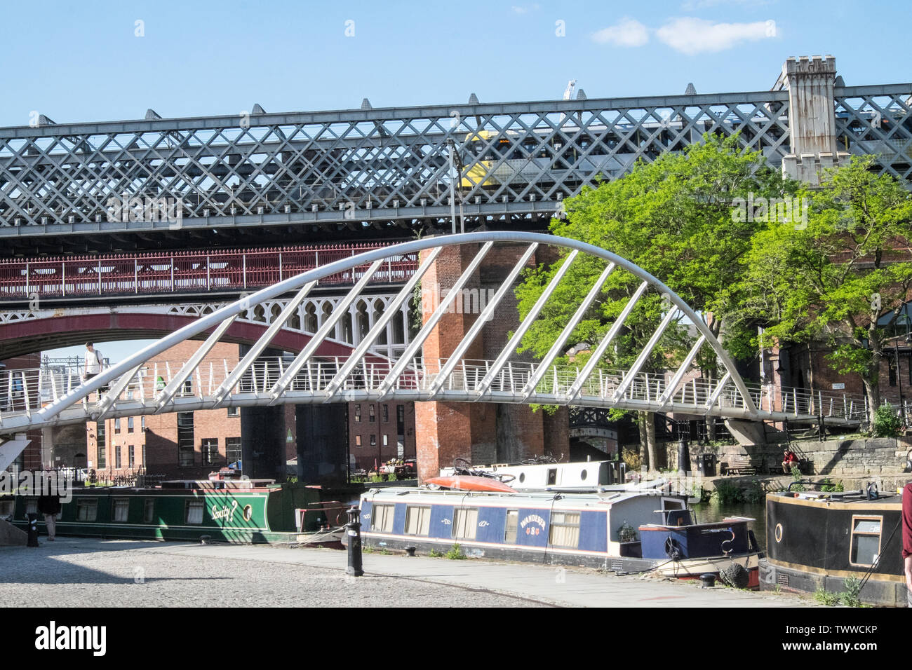 English urban canal hi-res stock photography and images - Alamy