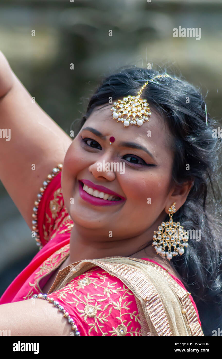 Glasgow, Scotland, UK. 23rd June, 2019. A smiling female performer at ...