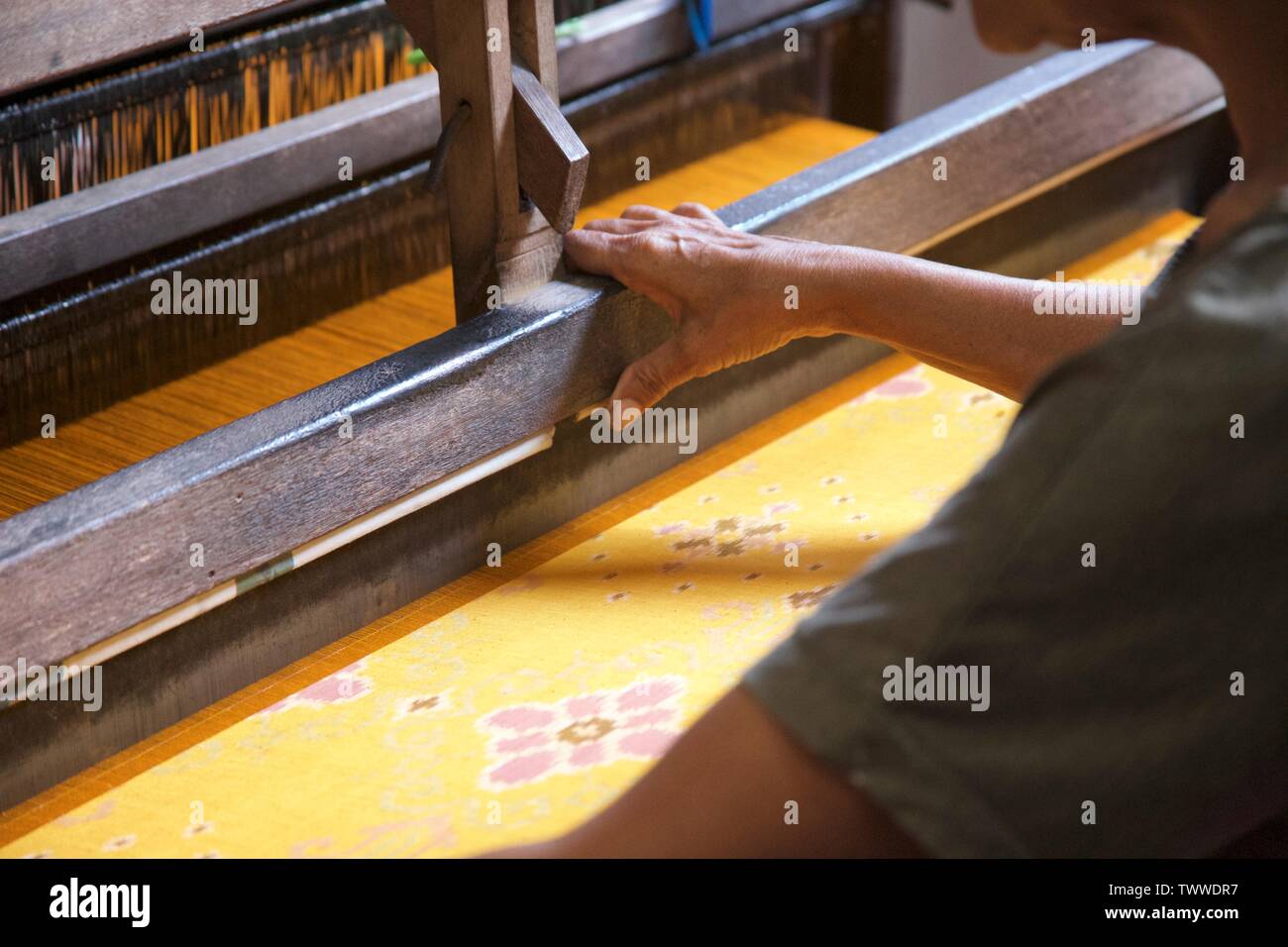 Shuttle weaving hi-res stock photography and images - Alamy