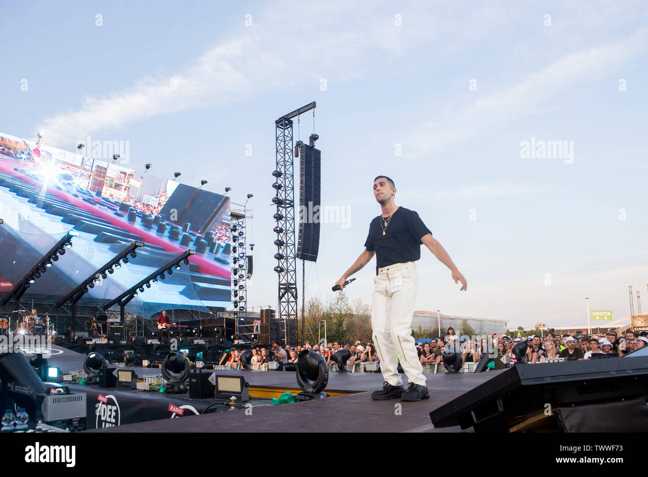 Mahmood in concert at Party Like a Deejay - Radio Deejay party at Mind ...