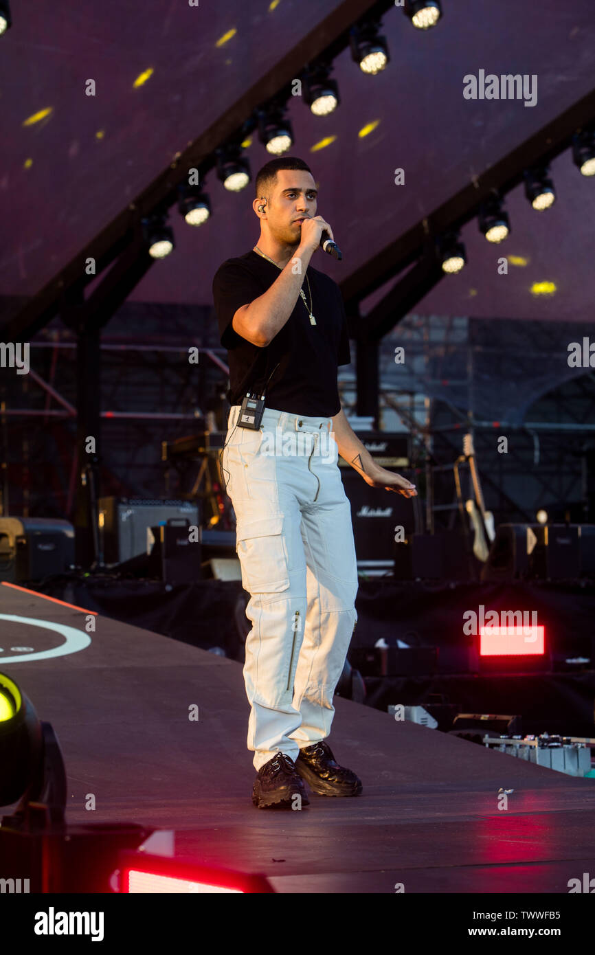 Mahmood in concert at Party Like a Deejay - Radio Deejay party at Mind ...