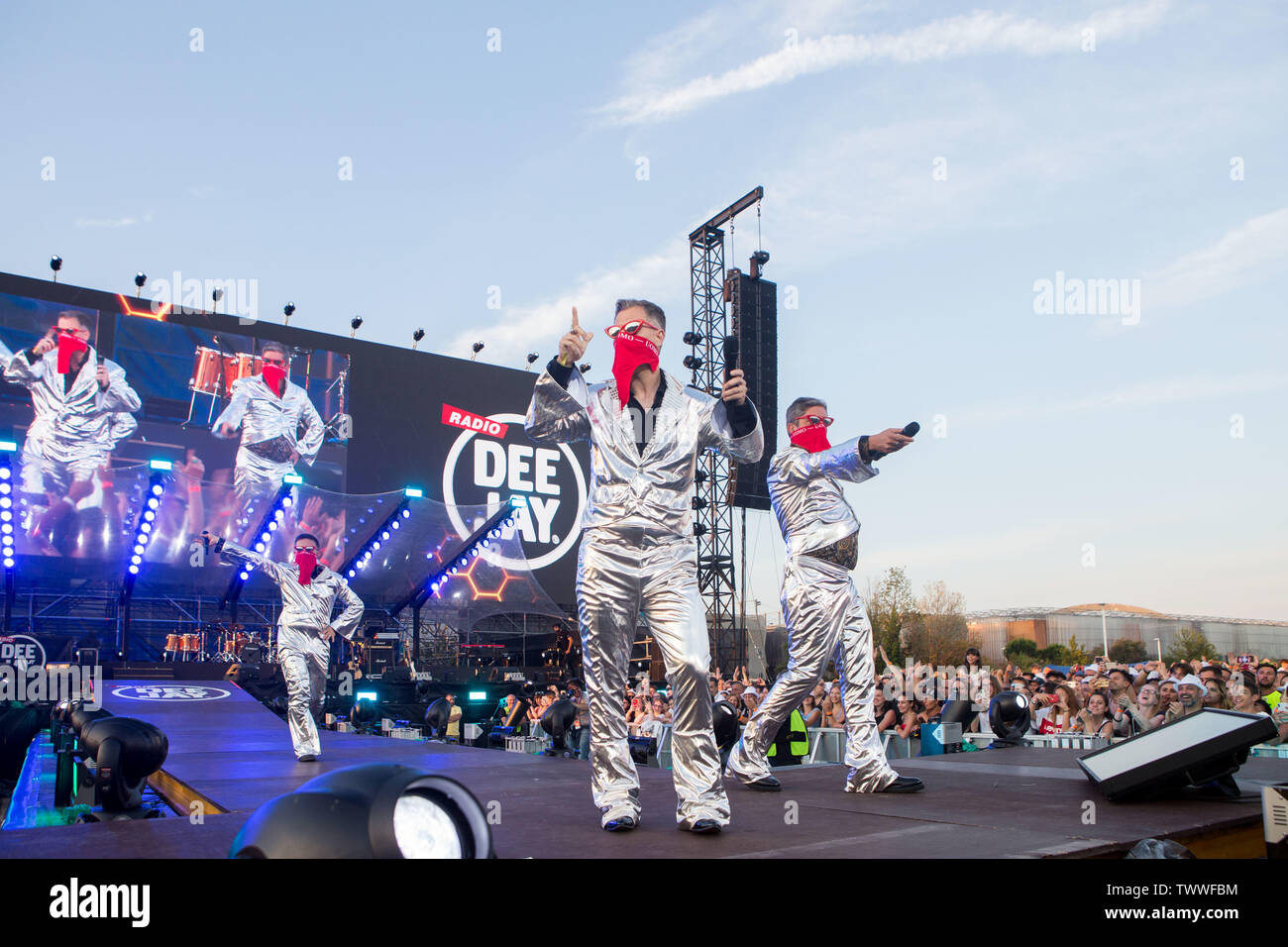 Party like a deejay hi-res stock photography and images - Alamy