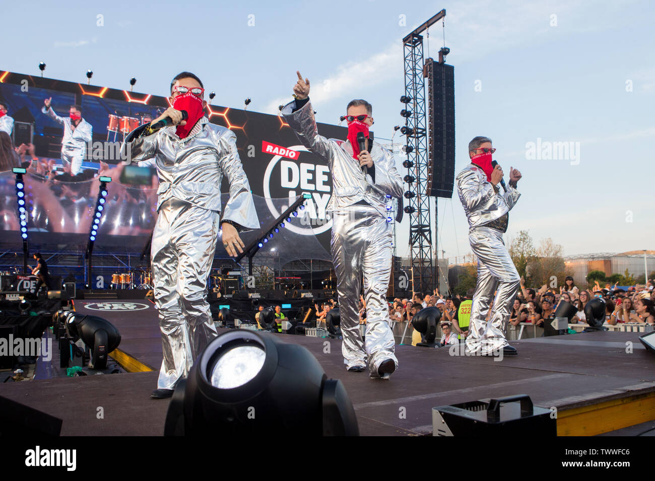 Party like a deejay hi-res stock photography and images - Alamy