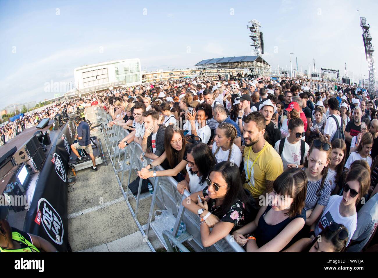 Party like a deejay milano hi-res stock photography and images - Alamy