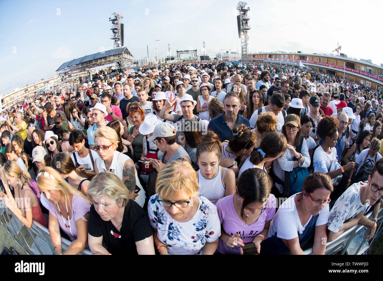Party like a deejay milano hi-res stock photography and images - Alamy