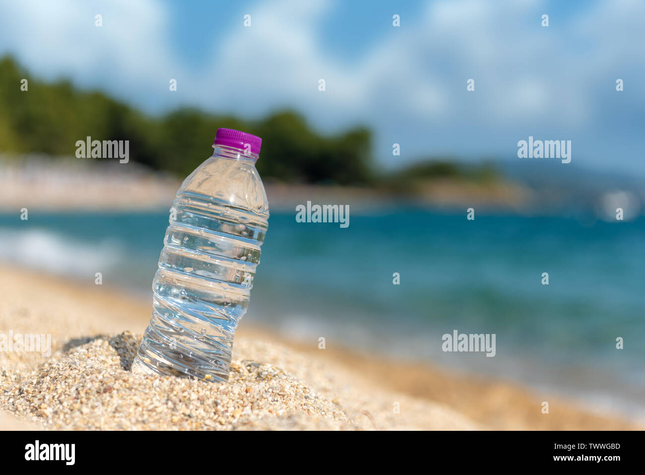 Cold water beach hi-res stock photography and images - Alamy