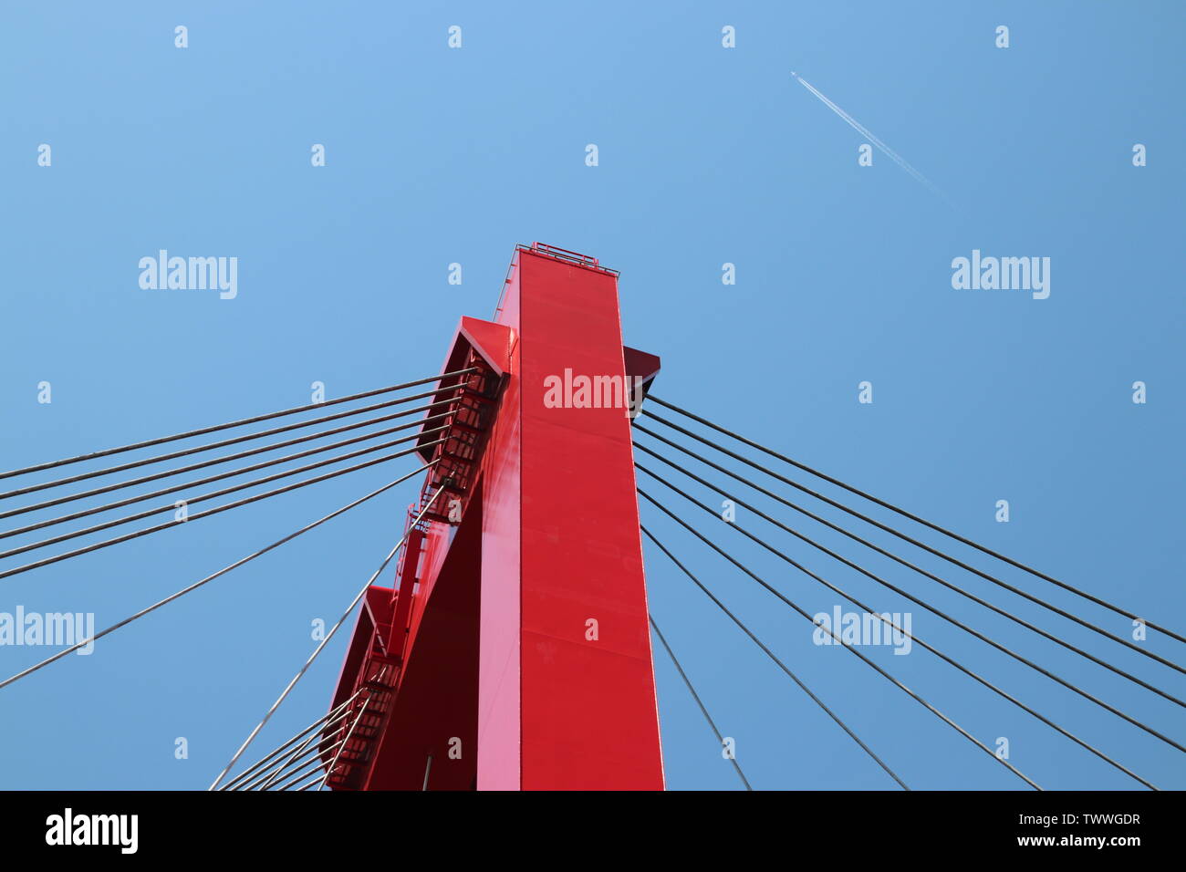 Red colored Willemsbrug over river Nieuwe Maas in Rotterdam, the ...