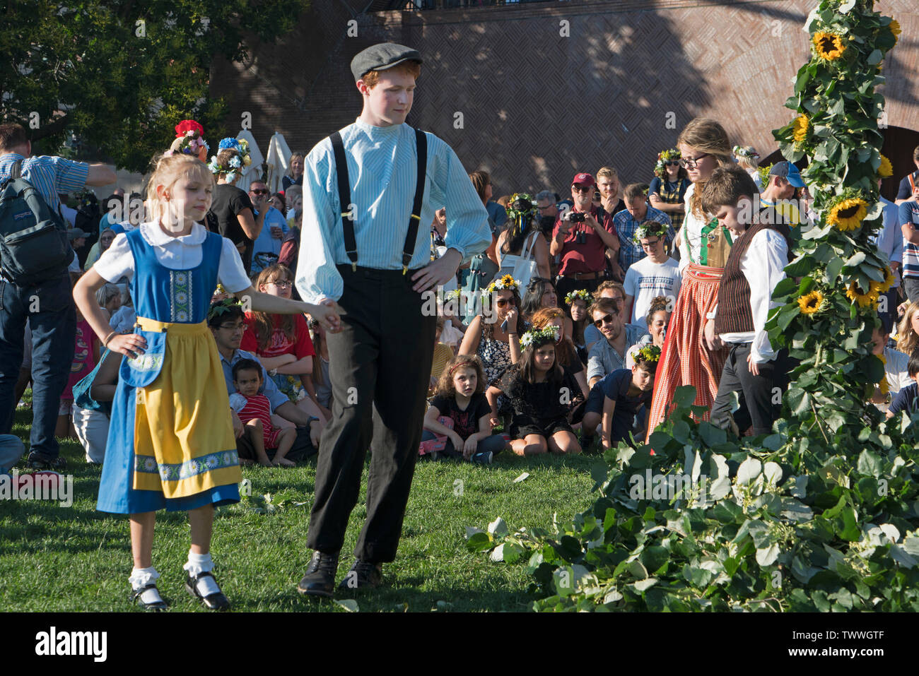 Swedish dancers hi-res stock photography and images - Alamy