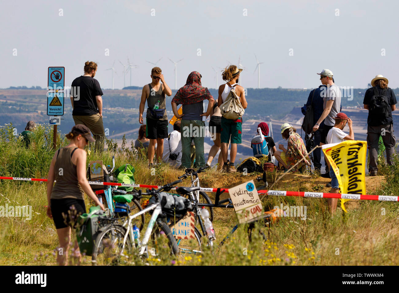 Hochneukirch, Deutschland. 22nd June, 2019. Participants of the Bundnis ...